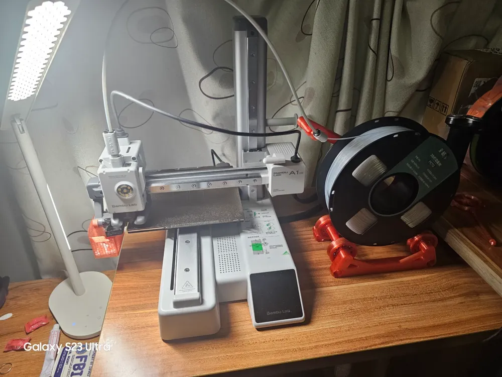 Low-cost filament enclosure or universal stand for arranging filaments ...