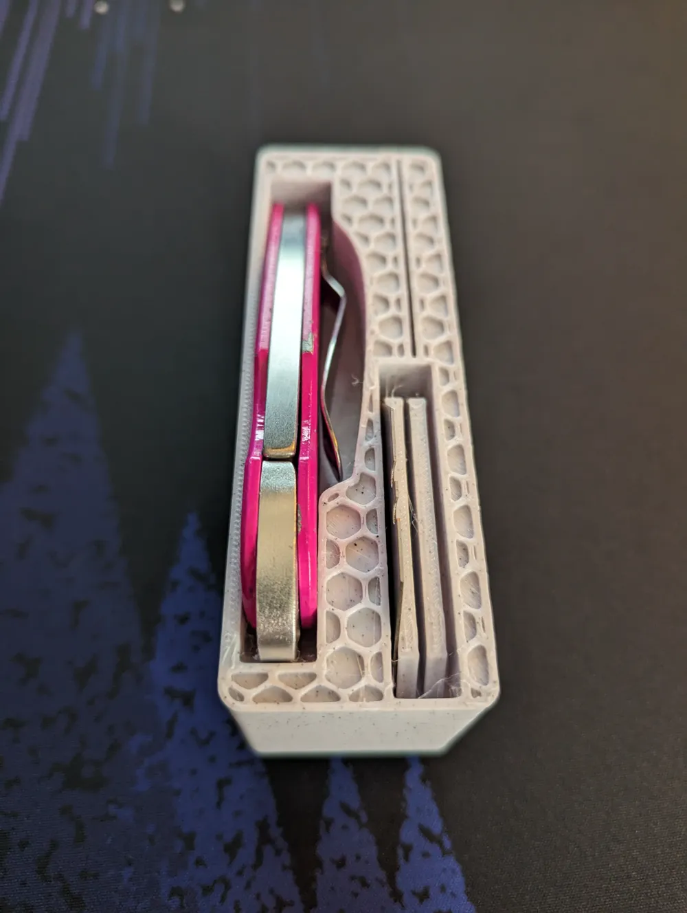 JerryRigEverything Knife Holder (+Gridfinity) by Schef - MakerWorld