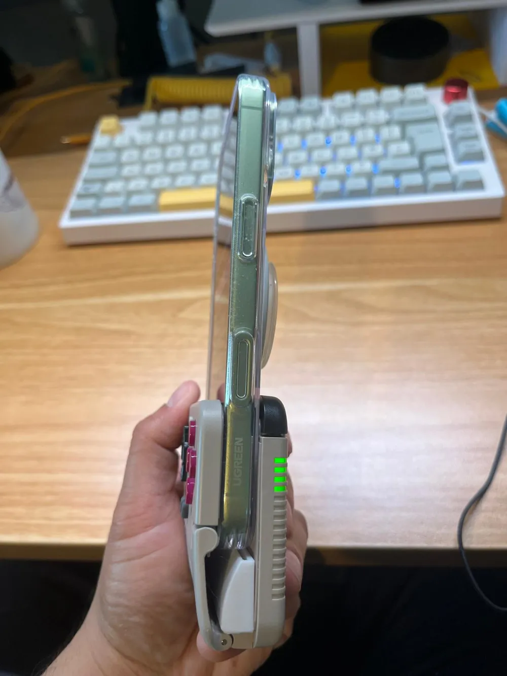 Gamesir Taco buffer for iPhone 17 - Free 3D Print Model - MakerWorld