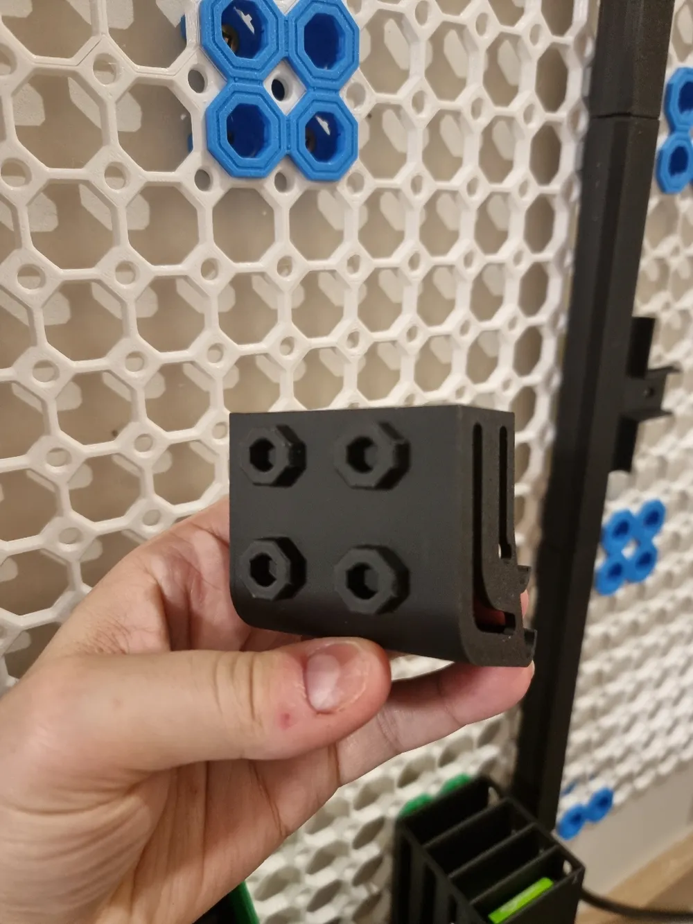 Multiboard Battery Dispencer Holder - Lite Version by innovUX - MakerWorld