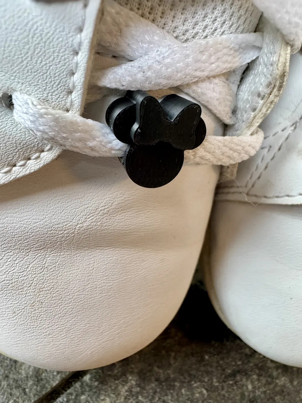 Shoe Lace Charms – Mickey Mouse & Minnie - Free 3D Print Model - MakerWorld