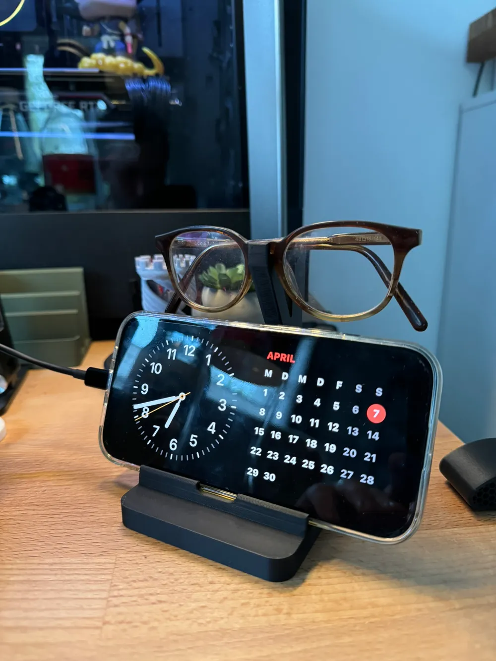 Smartphone & glasses holder by Andruha - MakerWorld