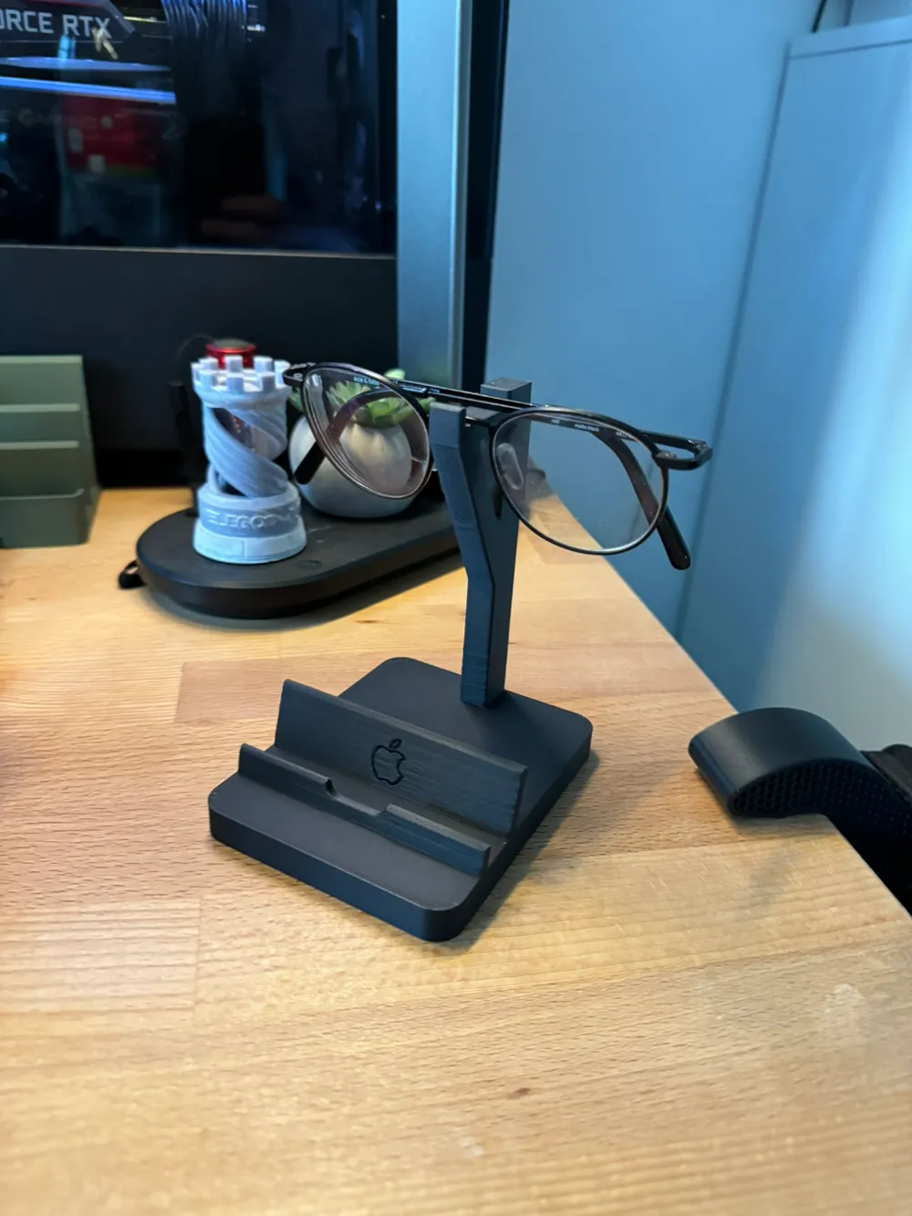 Smartphone & glasses holder by Andruha - MakerWorld