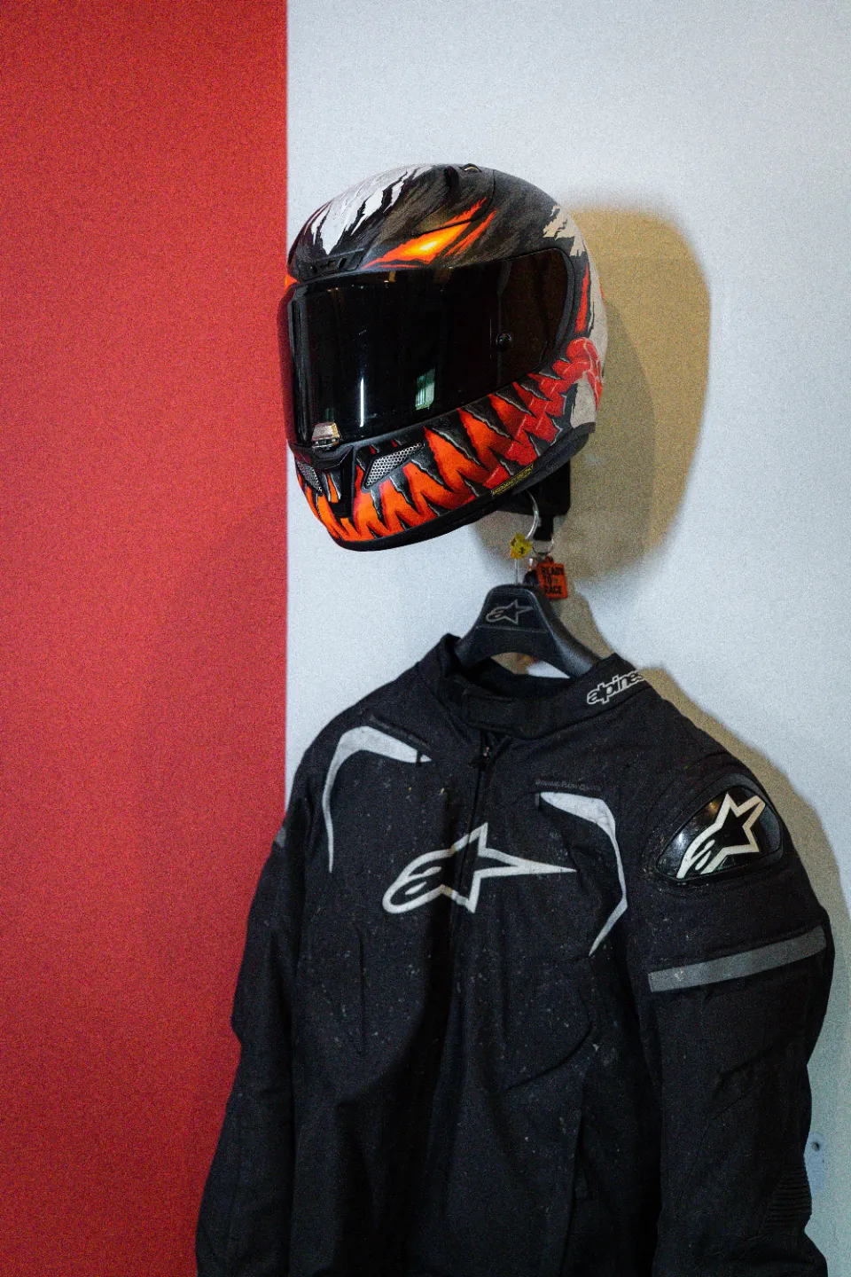 Helmet Holder Helmhalter - Free 3D Print Model - MakerWorld