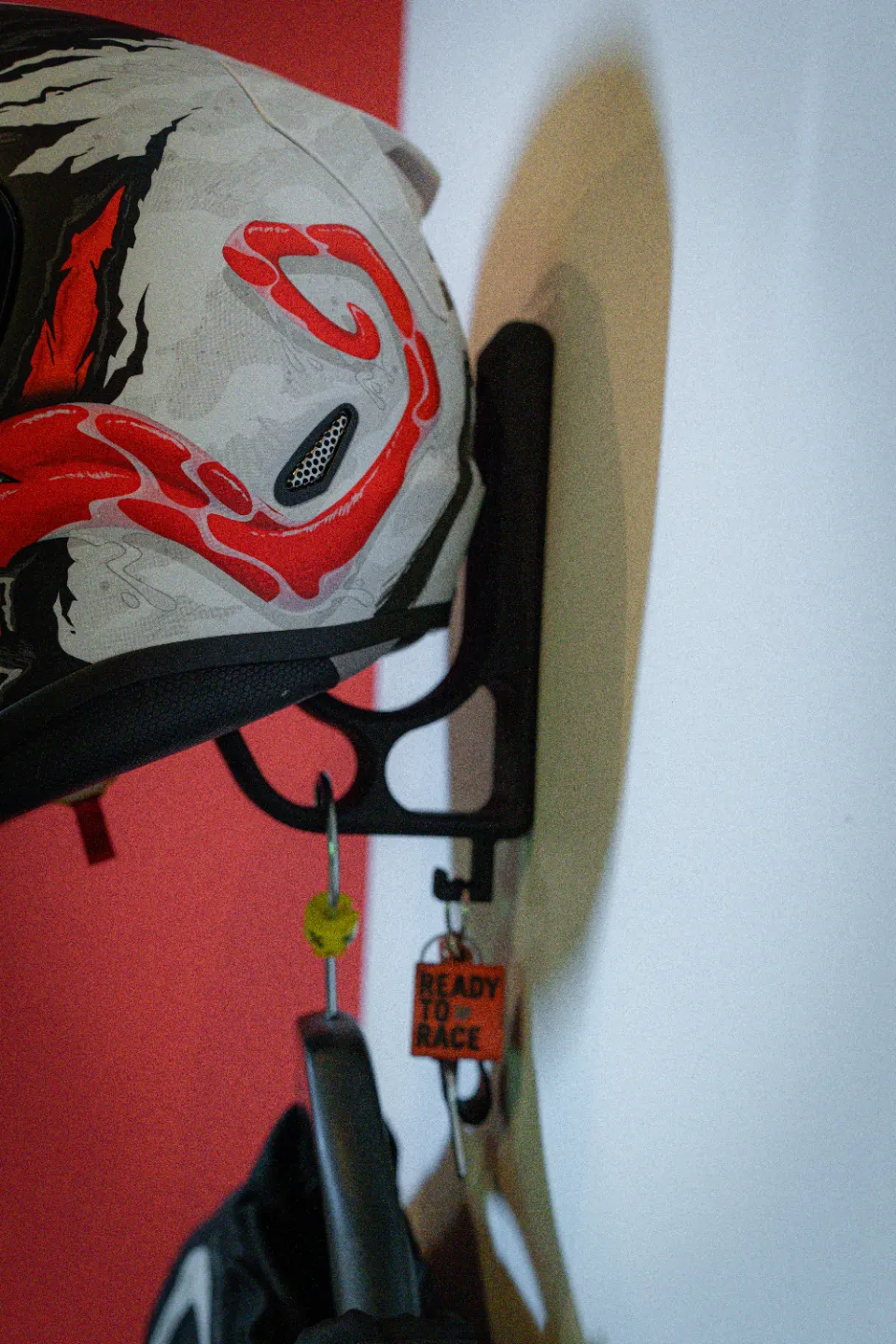 Helmet Holder Helmhalter - Free 3D Print Model - MakerWorld