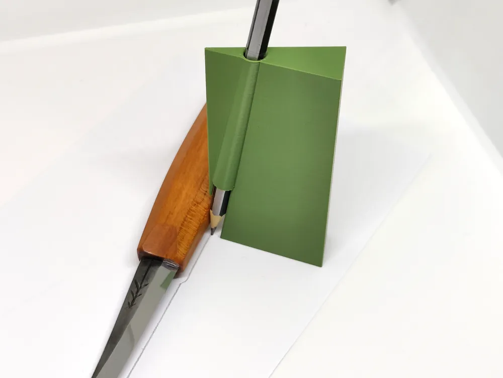 Tracing jig for tracing objects - Free 3D Print Model - MakerWorld