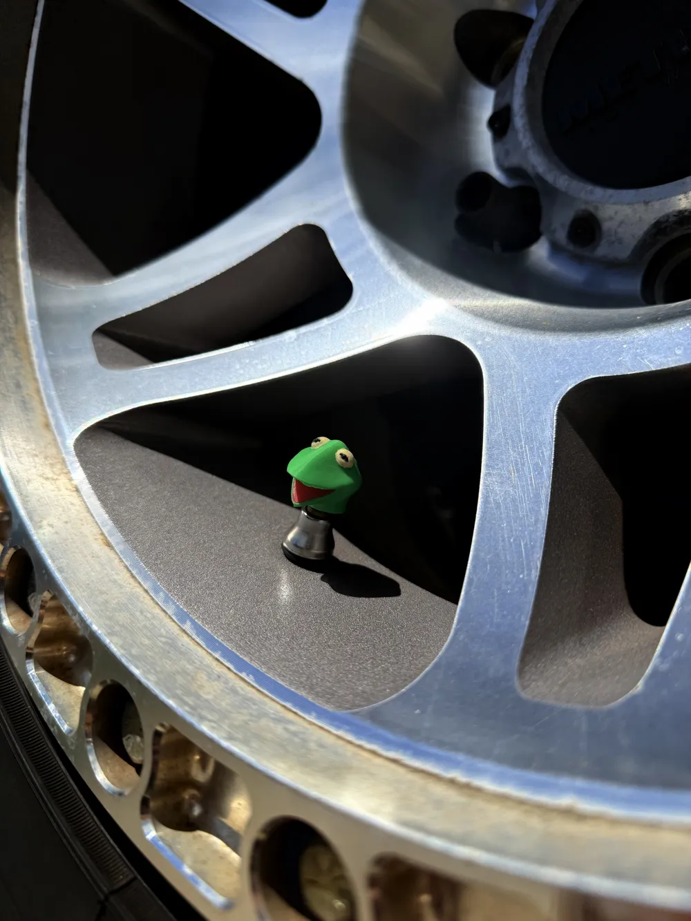 Ventilkappen: Kermit der Frosch! von ShapeShift 3D Creations MakerWorld: Kostenlose 3D-Modelle ...