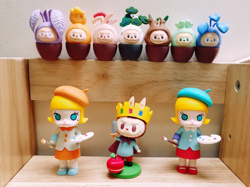 POPMART Little Painter Molly (Parts, Single Color + Multi Color) - Free ...