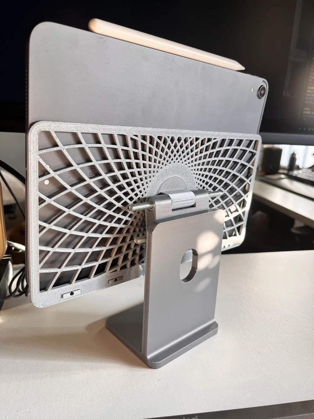 iPad 11 Stand by Made by JadeMakerWorld: Download Free 3D Models
