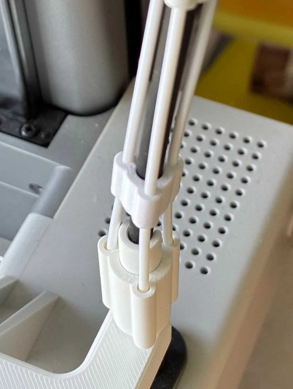 Guía de cables A1 con clips por Schumies MakerWorld: Descarga Modelos ...