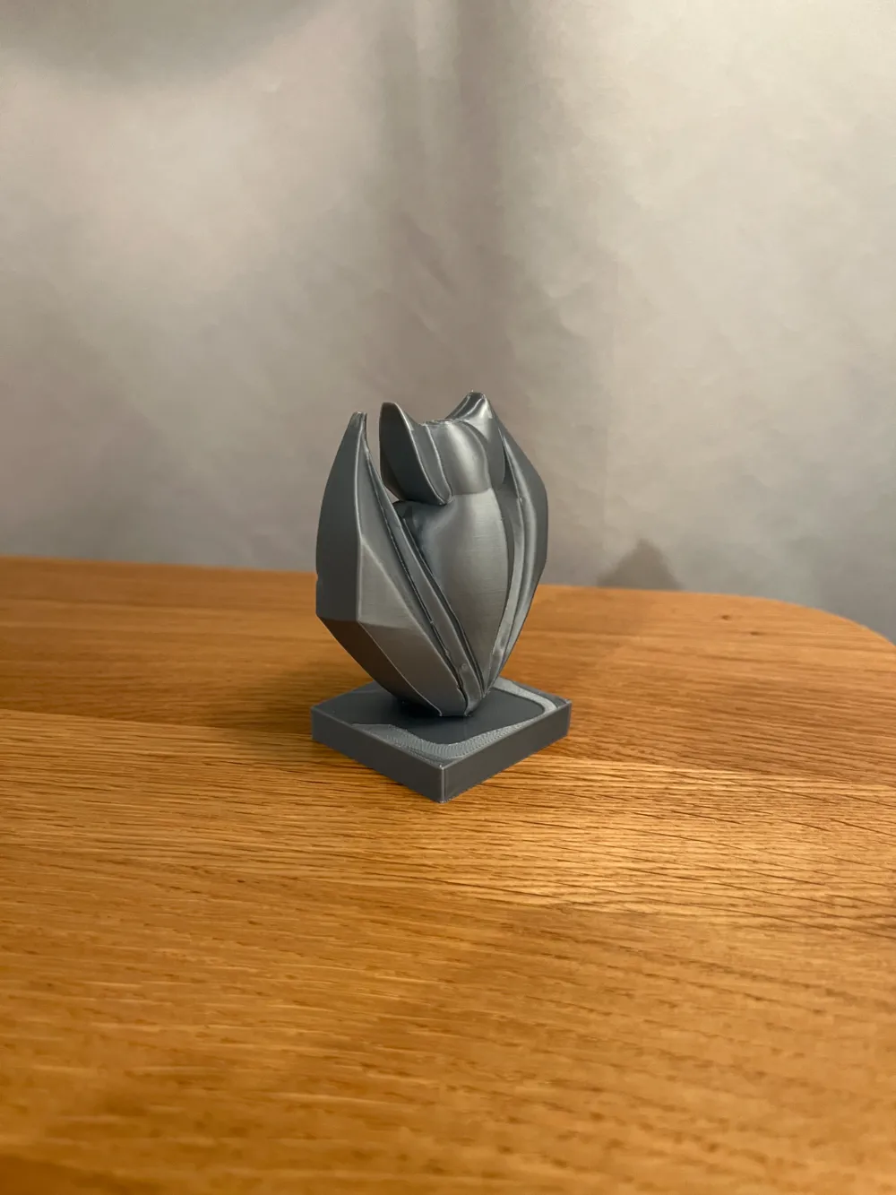 Modern Bat Statue by fifindr - MakerWorld