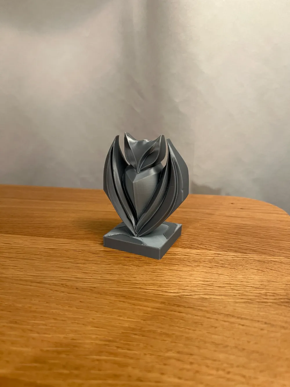 Modern Bat Statue by fifindr - MakerWorld