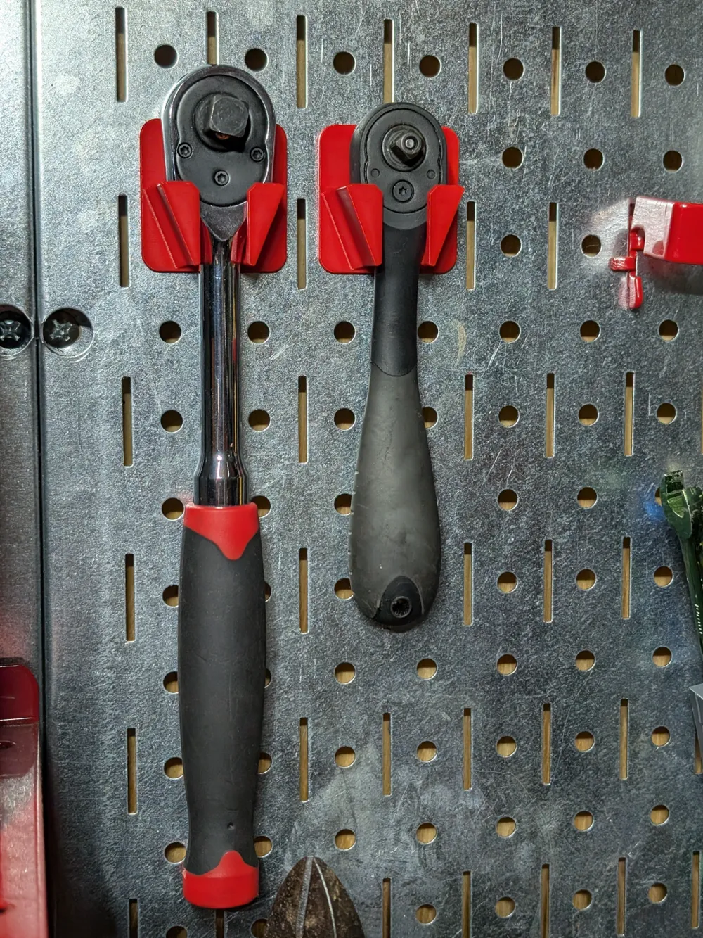 Wall Control Ratchet Hanger by Ian MakerWorld: Download Free 3D Models