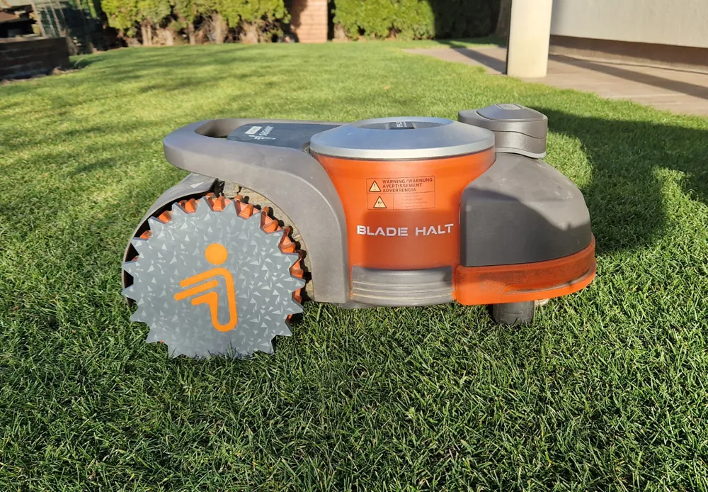 Segway Navimow spike wheels by d0kt0rgs3 - MakerWorld