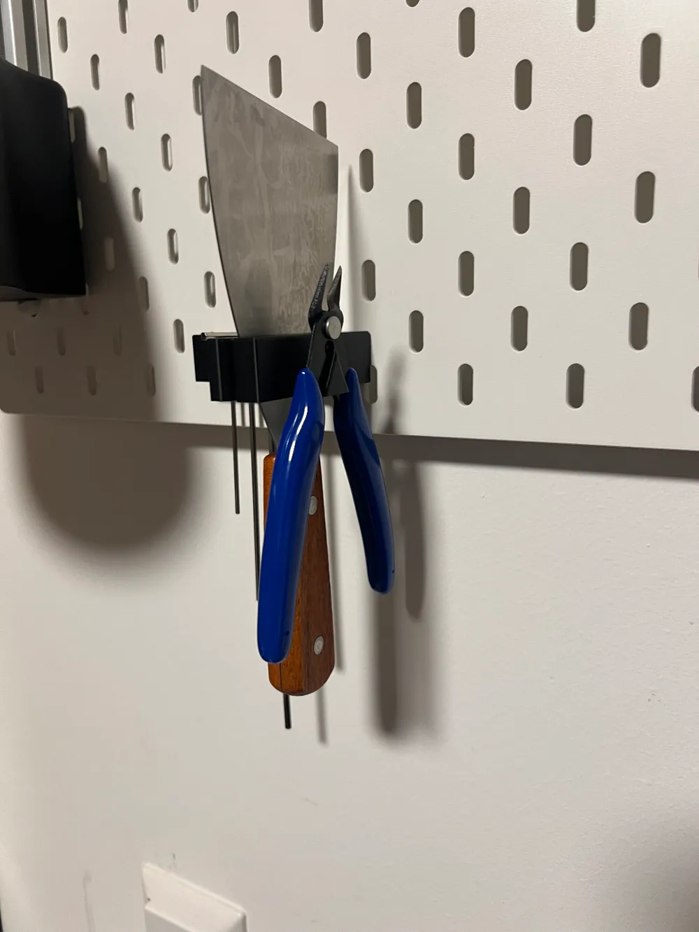 ANYCUBIC Cleaning Kit Holder Skadis - Free 3D Print Model - MakerWorld