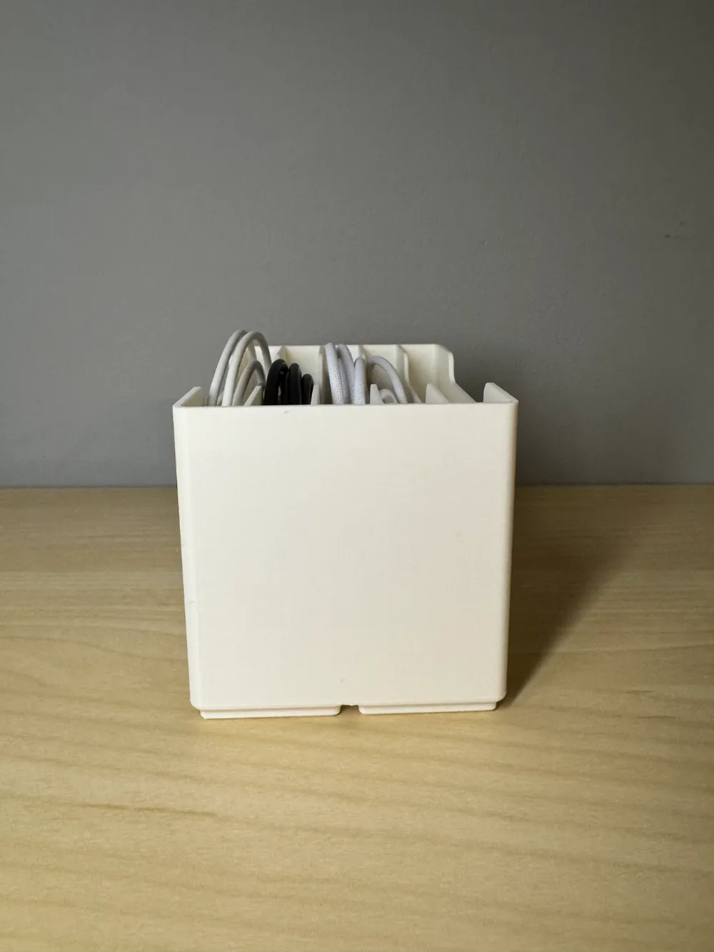 Gridfinity Cable Organizer Box (5 slots) by Lukas MakerWorld: Download ...