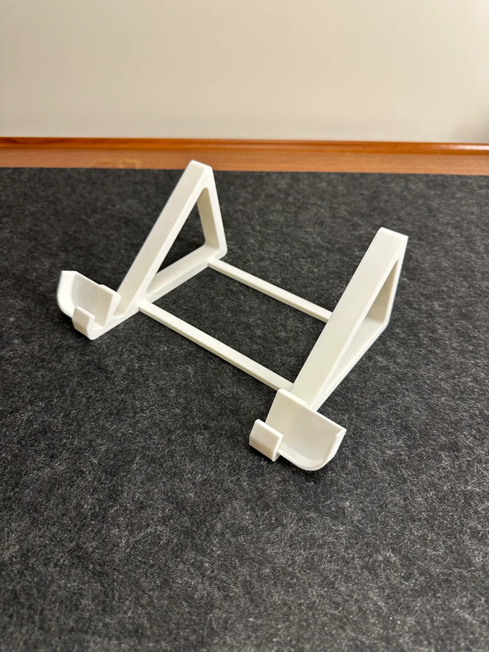 MacBook Pro and iPad Pro Stand Combination by ScrtchFlr - MakerWorld