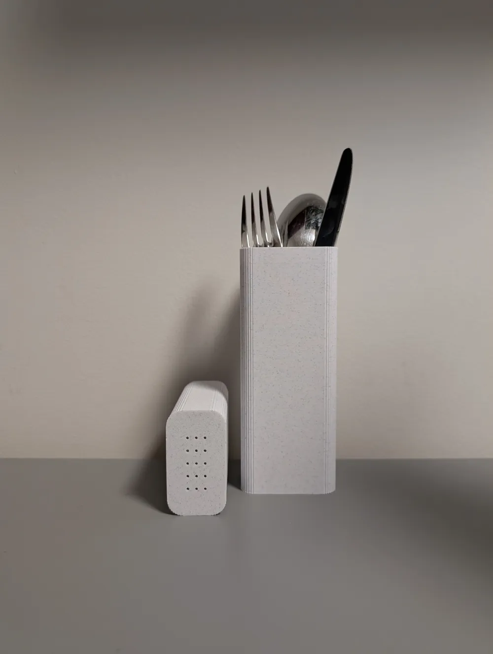 Estuche de cubiertos con tapa vertical por TheBasqueMaker MakerWorld: Descarga Modelos 3D Gratuitos