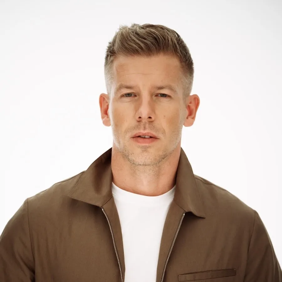 Magyar Péter statue sculpture - Free 3D Print Model - MakerWorld