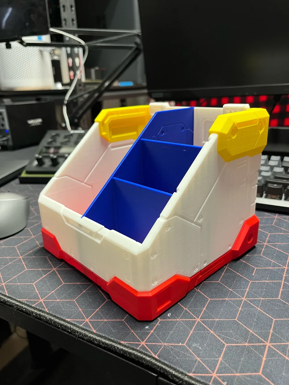 Gundam Style Desktop Organizer (no AMS needed) - Free 3D Print Model ...