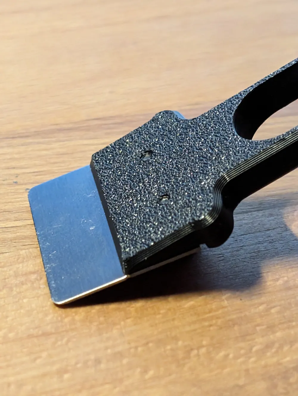 Grattoir de plaque monté sur la poignée de porte X1C / P1S par Steve ...