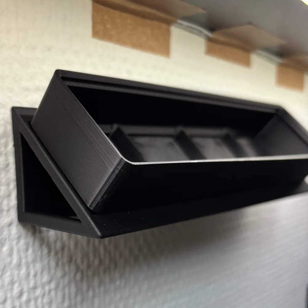 Gridfinity slanted wall mount (1x4) by KUSMIJN MakerWorld: Download ...