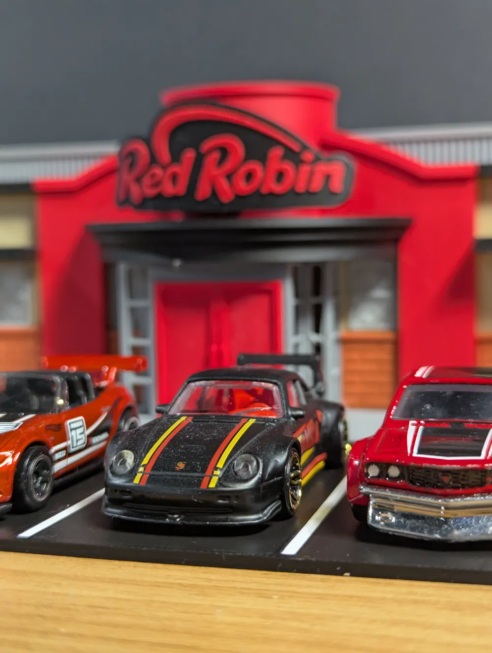 Red Robin Model Set - (1:64 Scale Diorama) by LAYRLAB MakerWorld ...