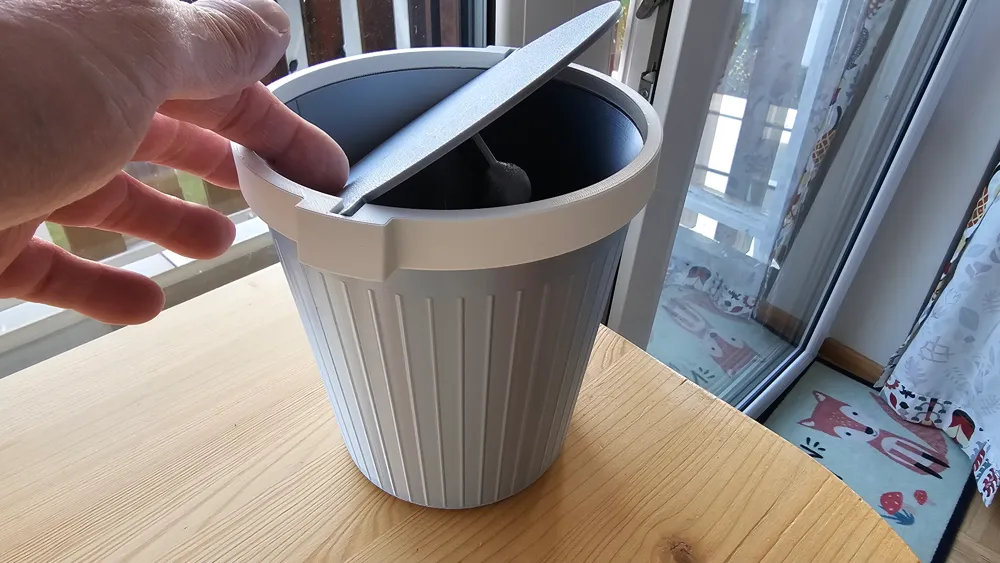 Bin with weighted flip Lid by bman642 - MakerWorld