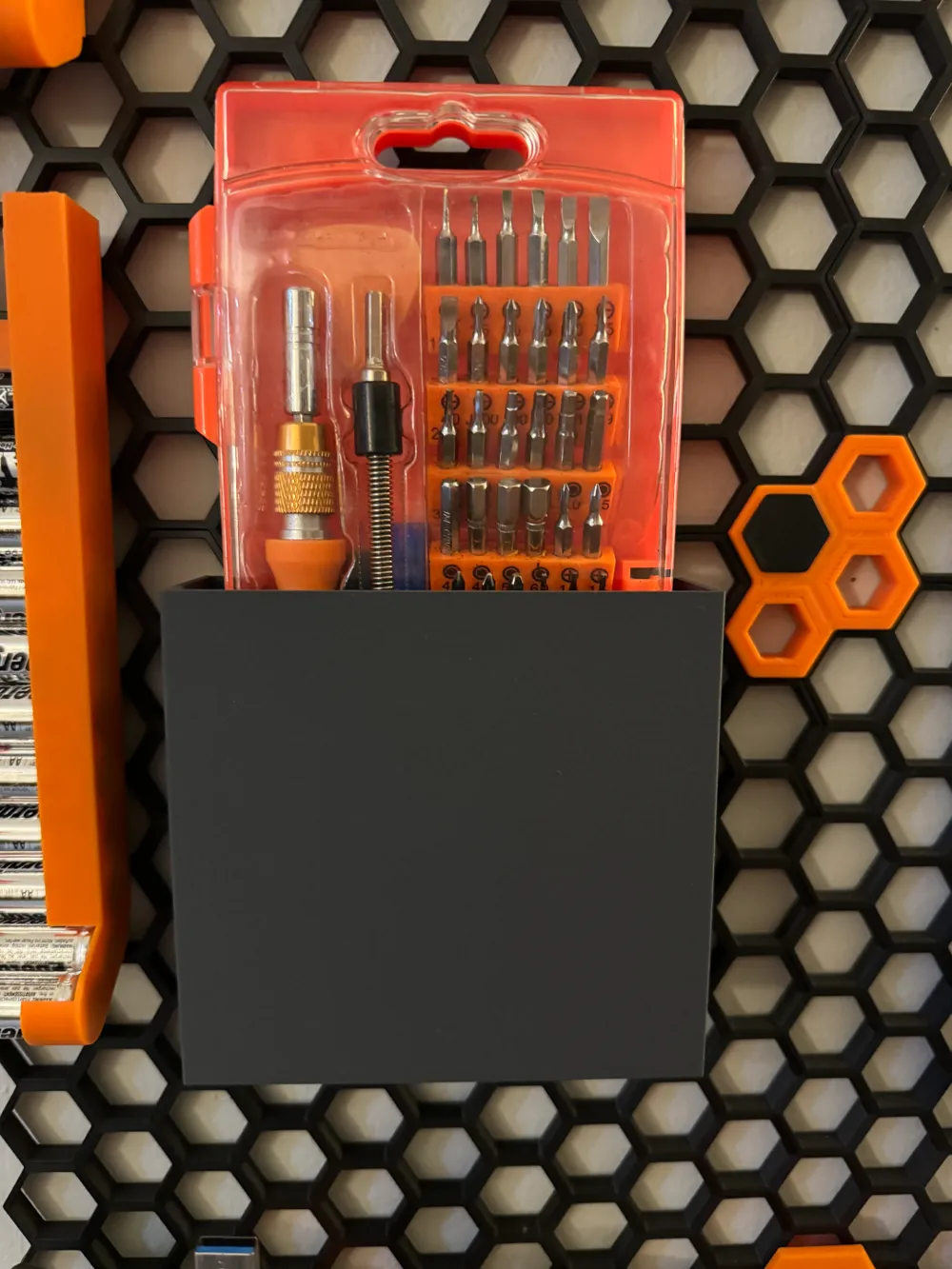 Honeycomb Wall Storage - Vastar Screwdriver Set Pocket/Holder by barbasnoo - MakerWorld