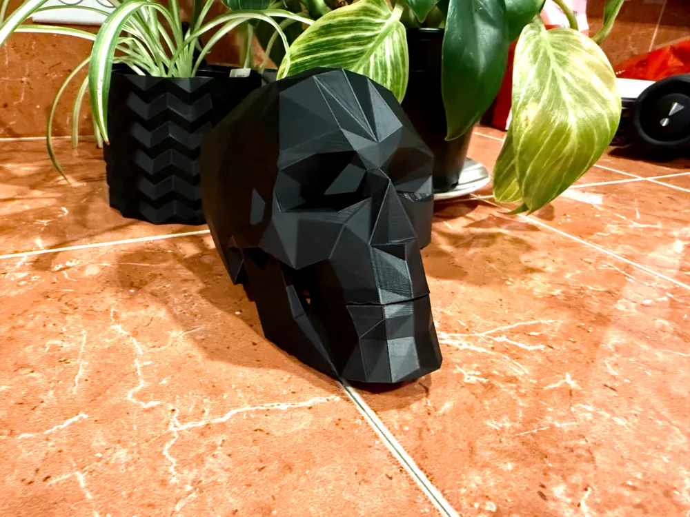 Low Polly Skull by Oleg - MakerWorld