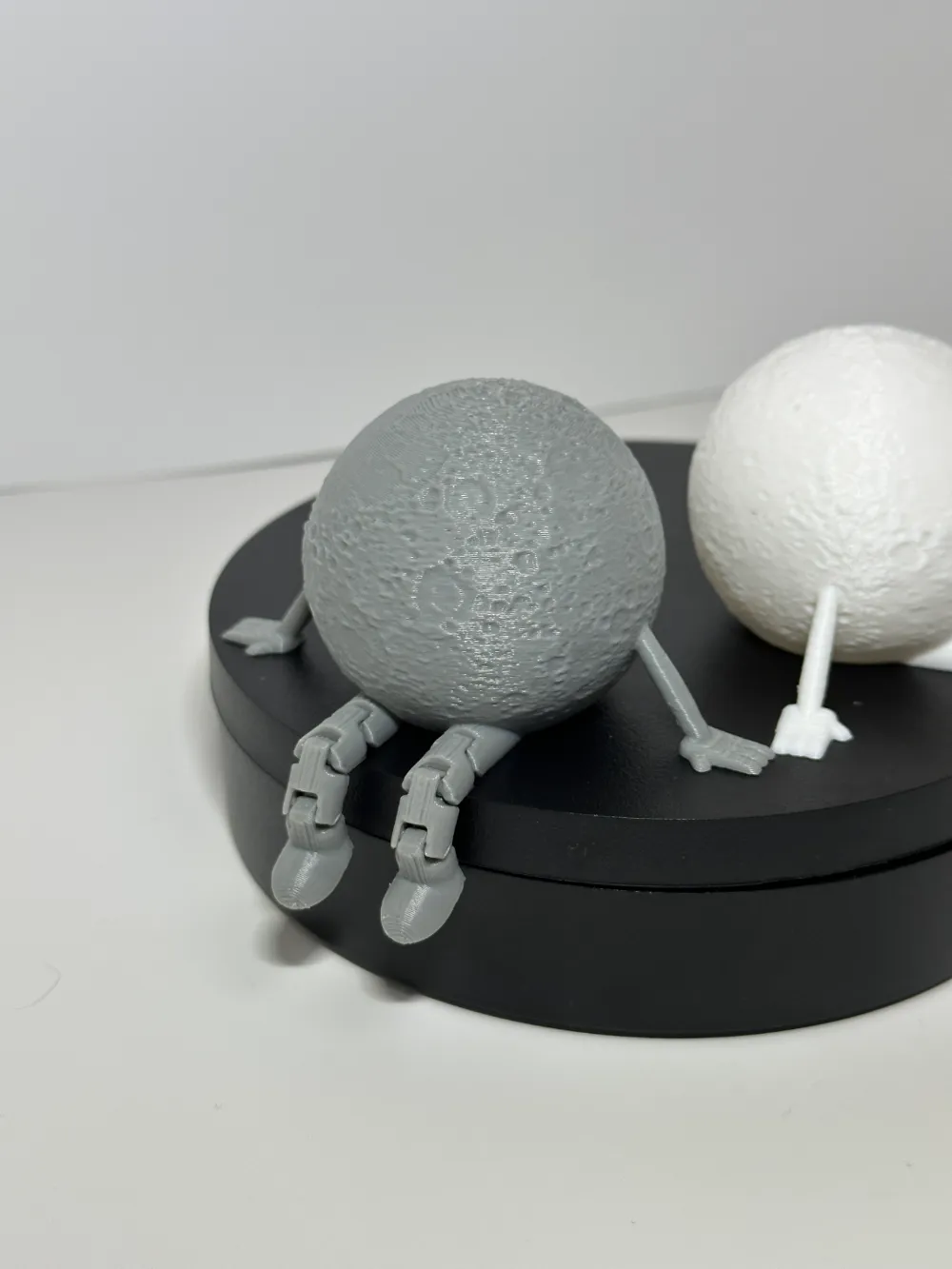 Moon Buddy (Flexi Legs) by NES 3DMakerWorld: Download Free 3D Models