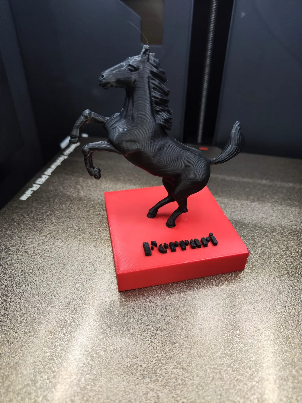 Caballo inspirado en Ferrari por Creatività in 3D - MakerWorld
