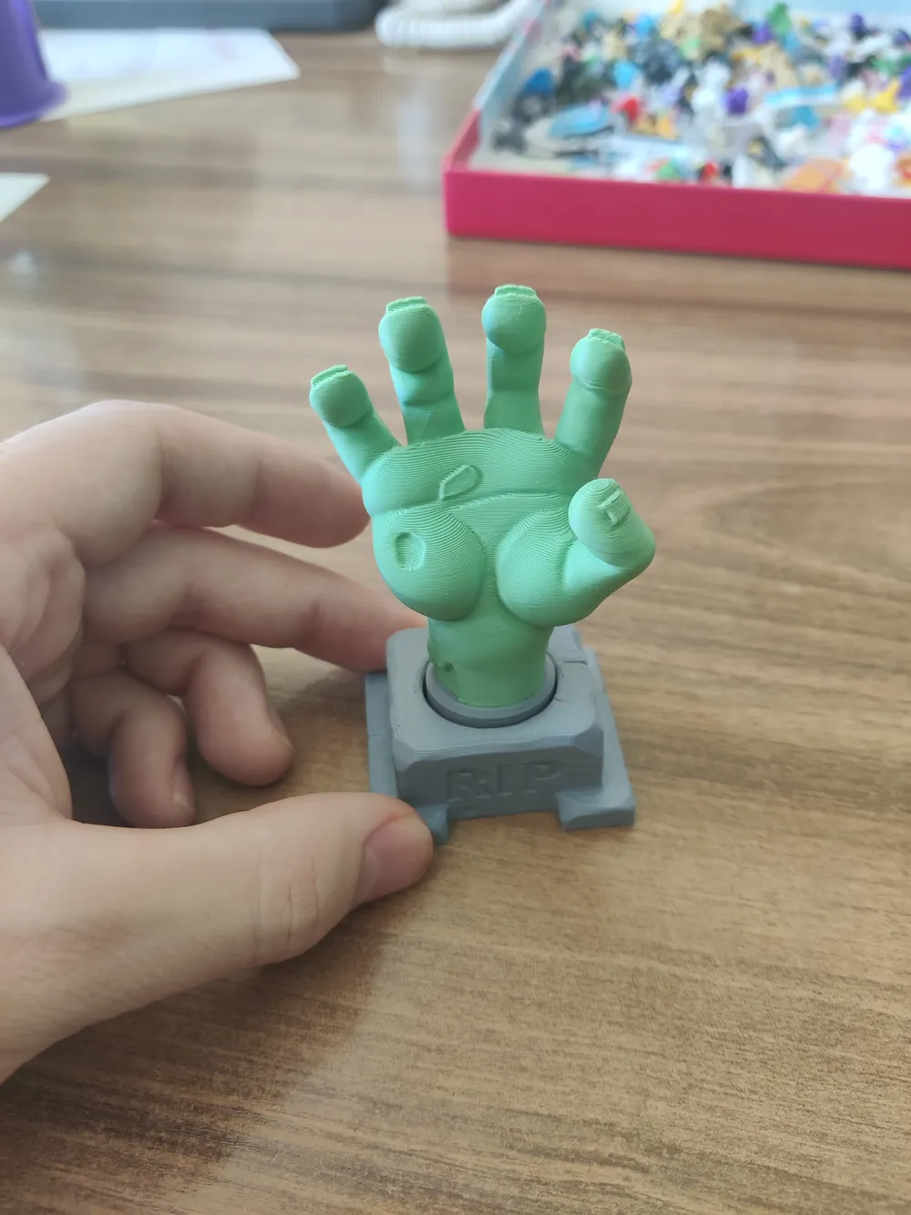 Zombie Hand Fidget Clicker by Tunamy MakerWorld: Download Free 3D Models