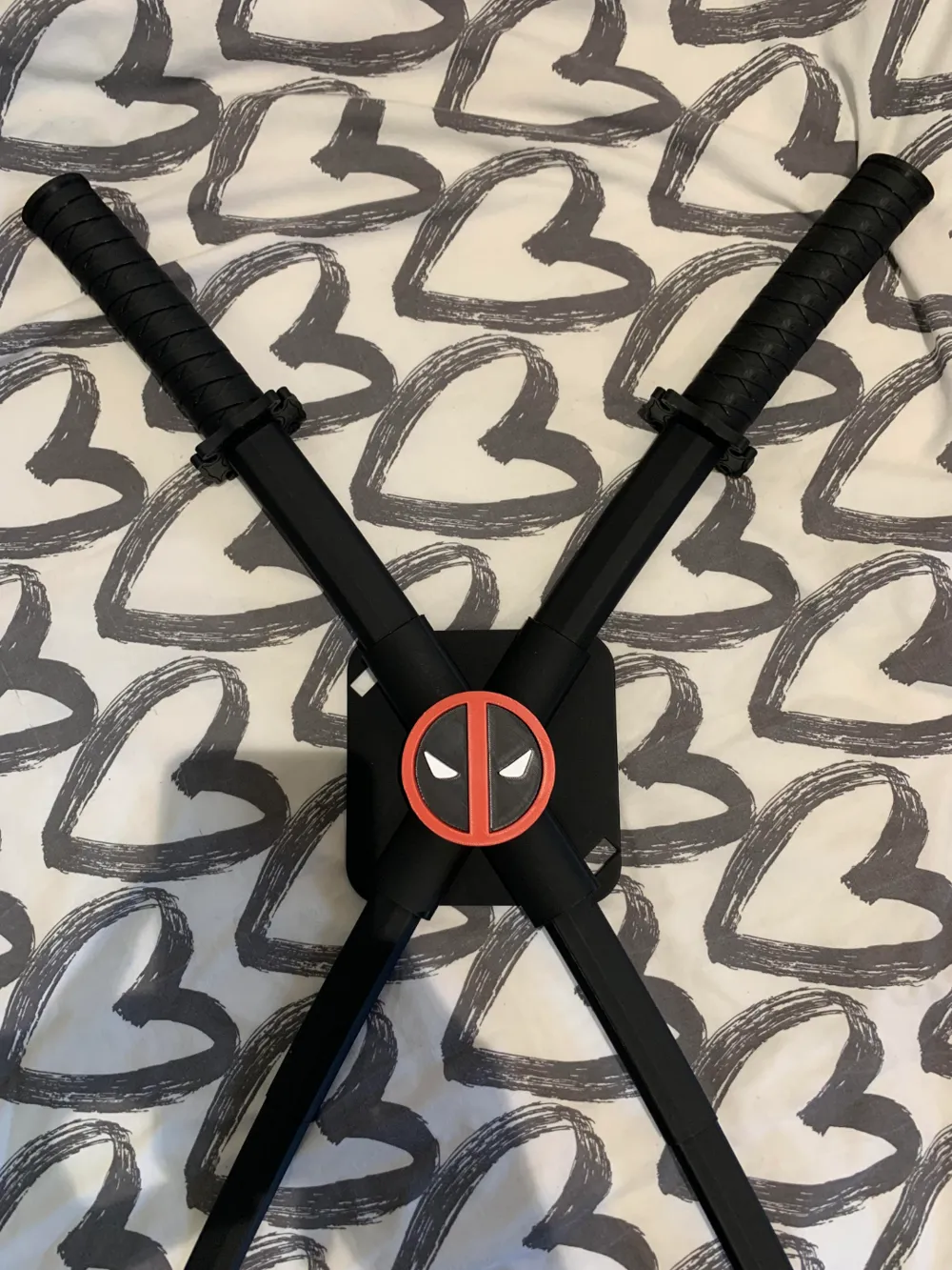 CROSS-SECTIONAL KATANA SHEATHE + DEADPOOL LOGO - Free 3D Print Model ...