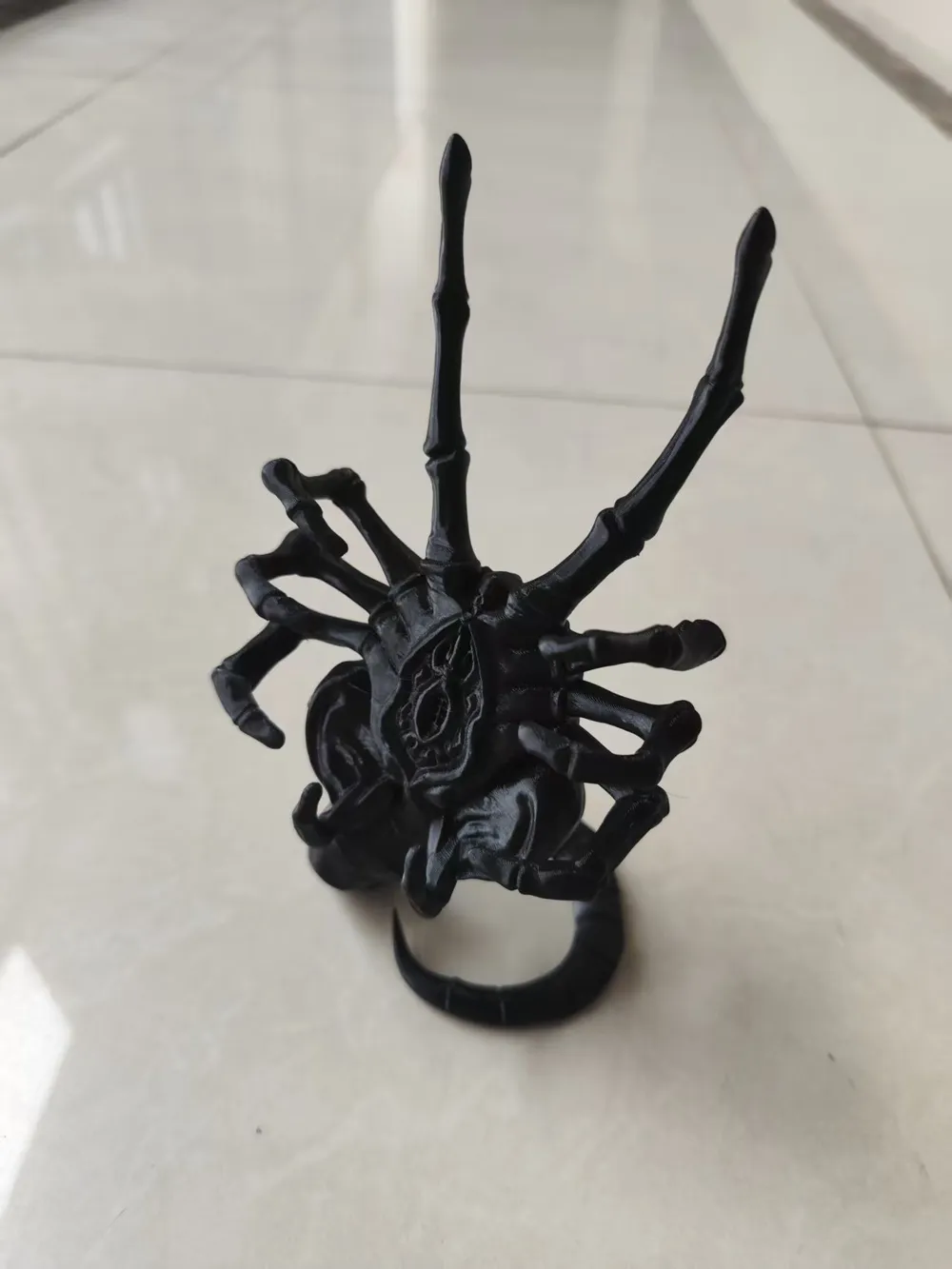 Alien Facehugger Phone Holder by Big cat MakerWorld: Download Free 3D ...