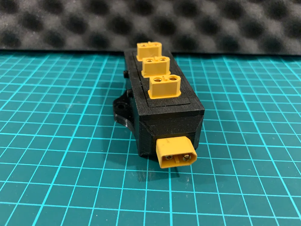 XT60 power hub by Cerwajz - MakerWorld