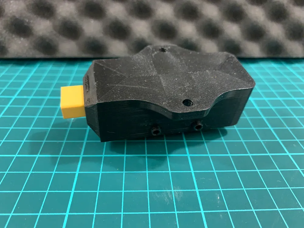 XT60 power hub by CerwajzMakerWorld: Download Free 3D Models