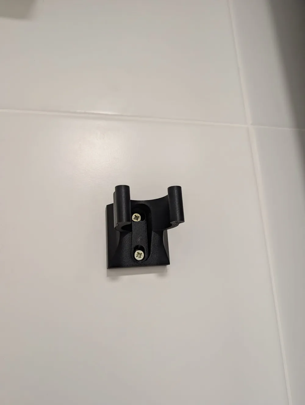 Dyson long tube wall hanger - Free 3D Print Model - MakerWorld