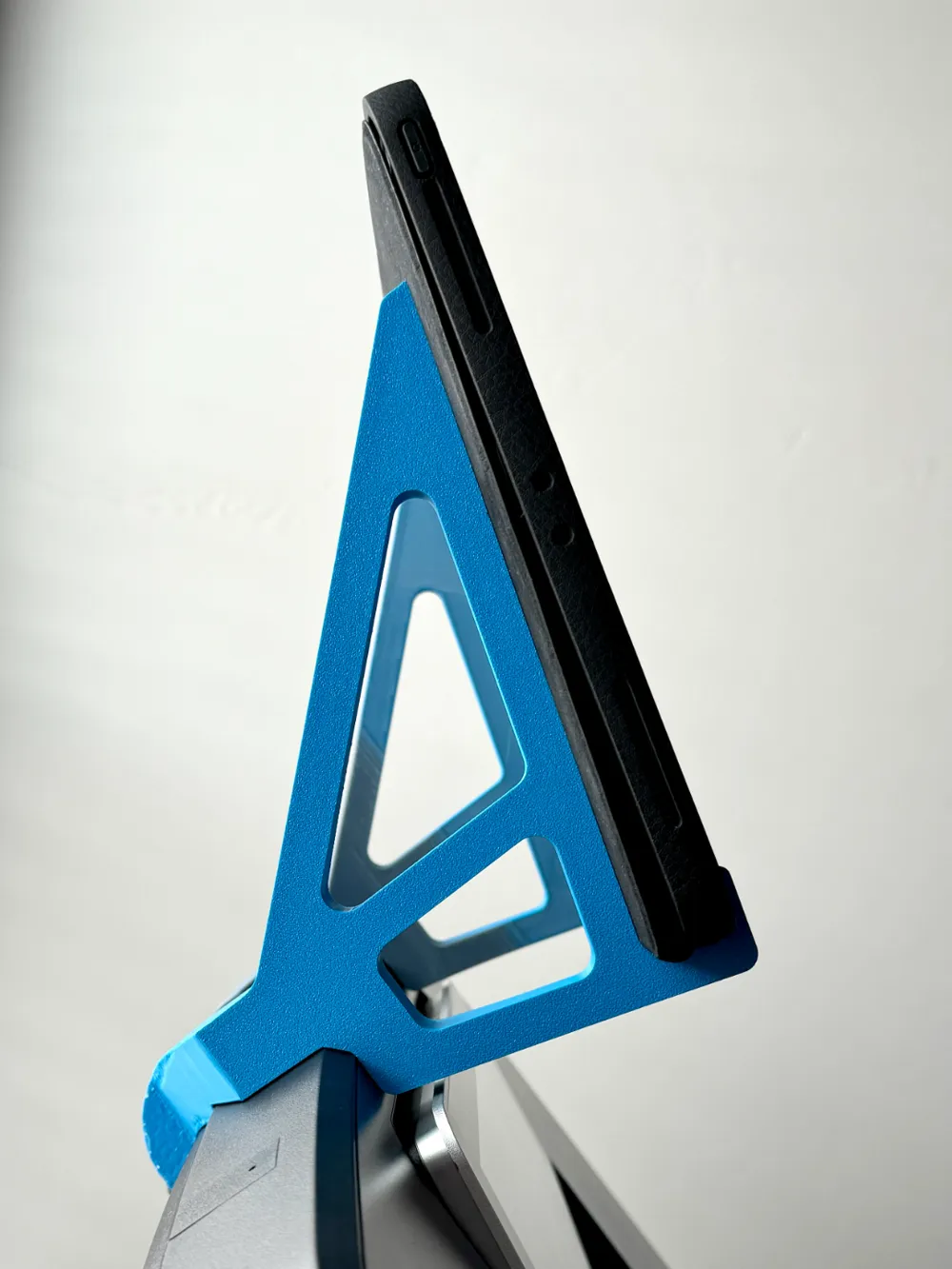 Tablet Holder for NordicTrack Commercial 1750 by MarvinDent - MakerWorld