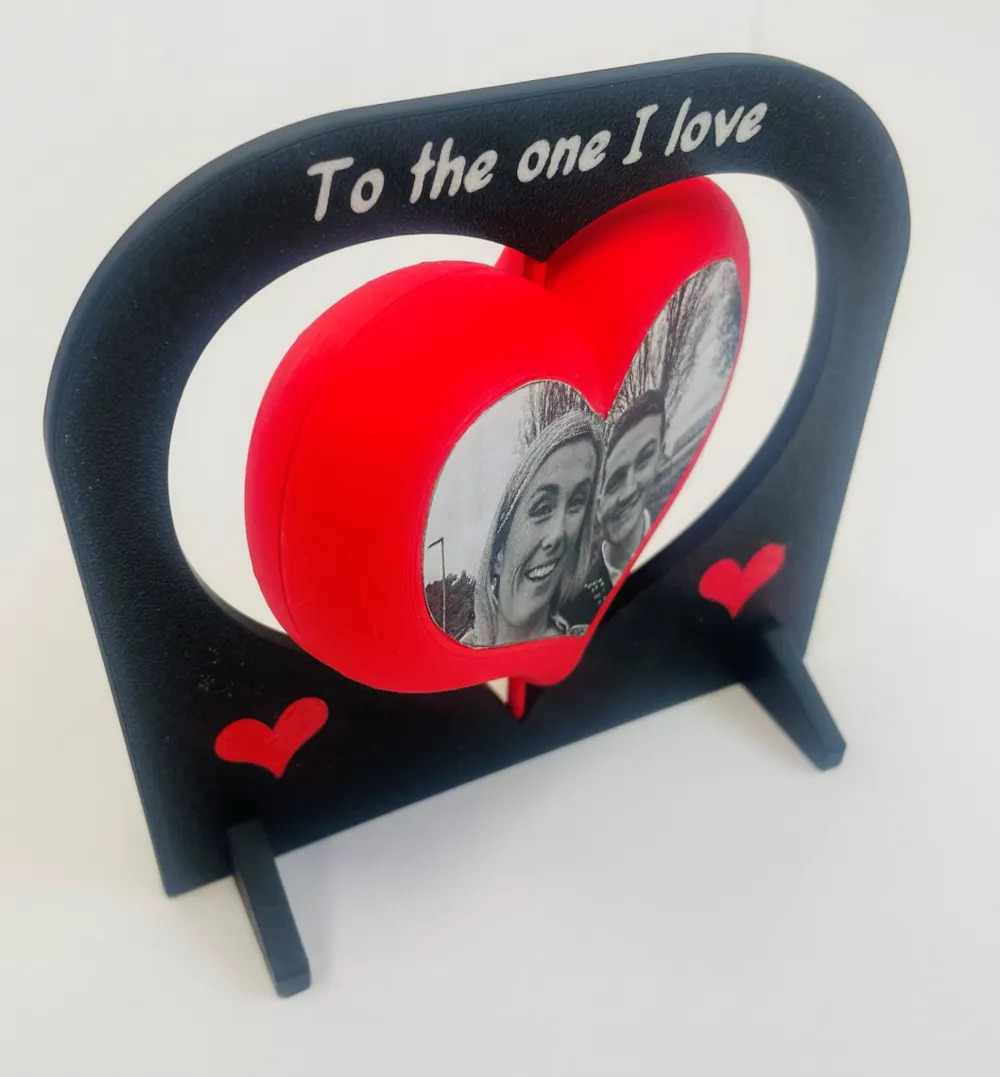 Love heart spinning frame by Mr Printy print - MakerWorld