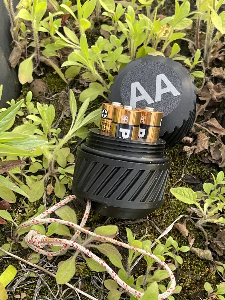 Rugged battery container (3 x AA Batteries) by Skovby MakerWorld ...