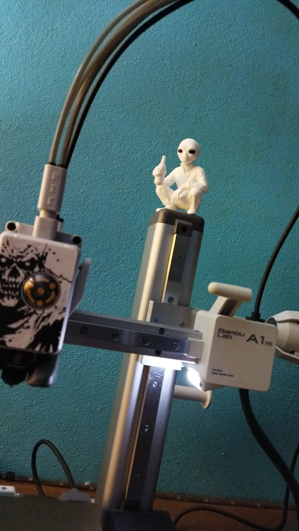 Slavic Alien Chilling & Squatting by MiguelJasus MakerWorld: Download ...