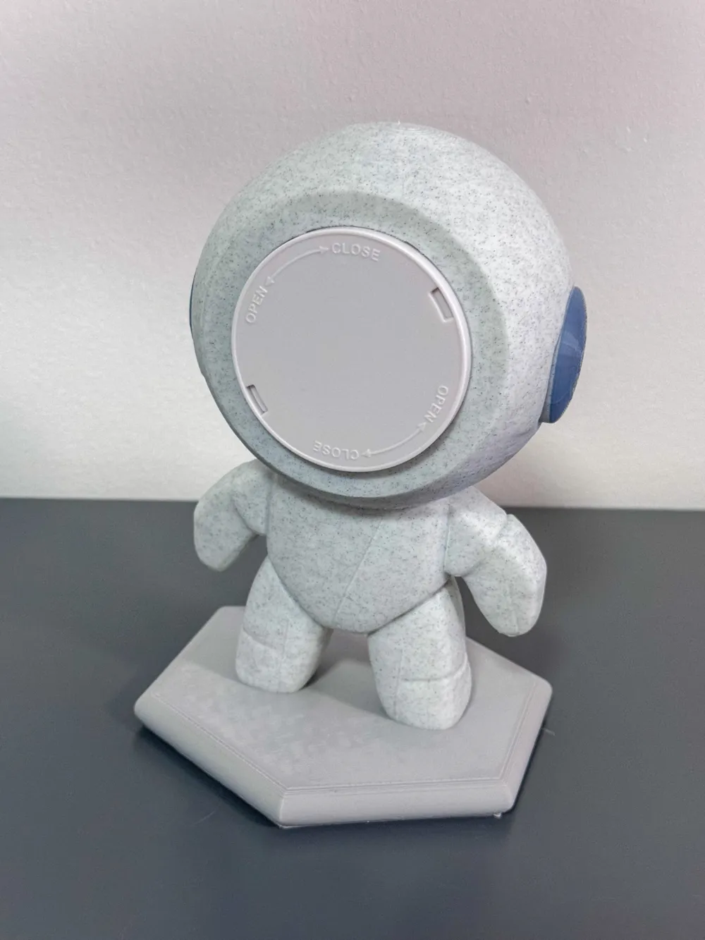 Spaceman Lamp by Ionut90 MakerWorld: Download Free 3D Models