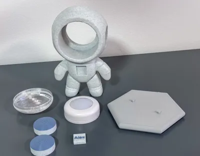 Spaceman Lamp by Ionut90 MakerWorld: Download Free 3D Models