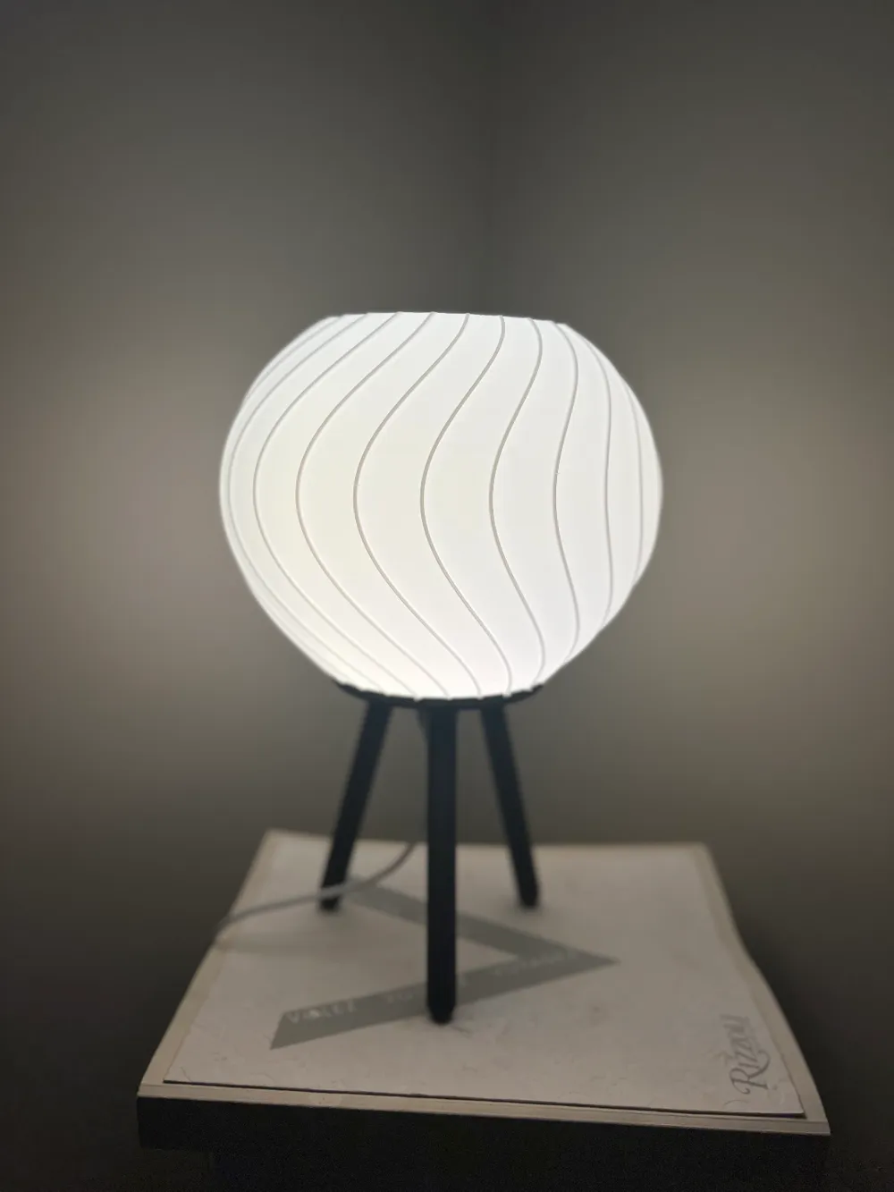 Rounded lamp with lines by Spetz3D - MakerWorld