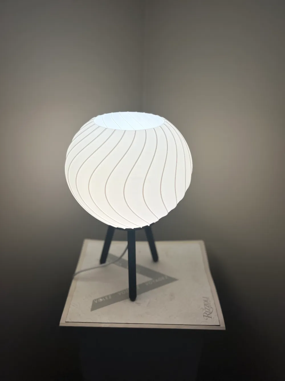 Rounded lamp with lines by Spetz3D - MakerWorld