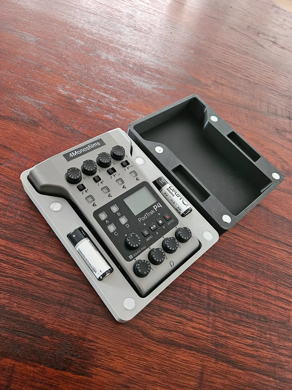 Zoom Podtrak P4 case by erickwflores - MakerWorld