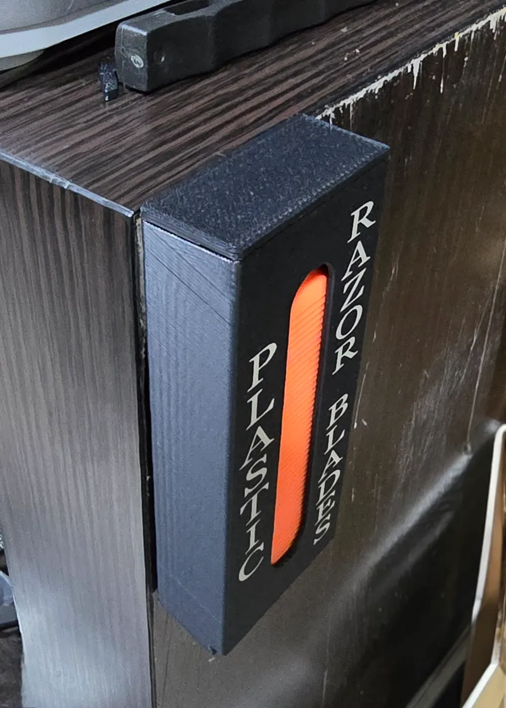 Plastic Razor Dispenser by nbloedel - MakerWorld