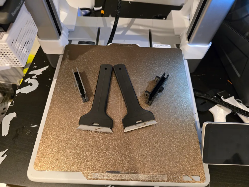 Stanley blade scraper with SKADIS mount - Free 3D Print Model - MakerWorld