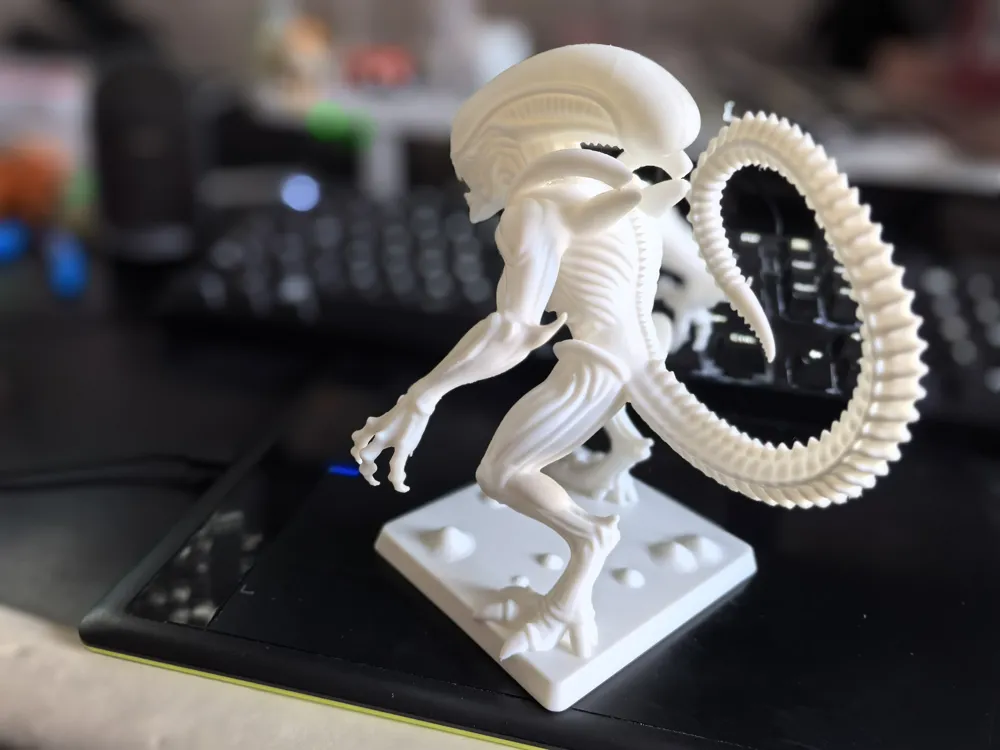 Pose d'alien - Modèle d'Impression 3D Gratuit - MakerWorld